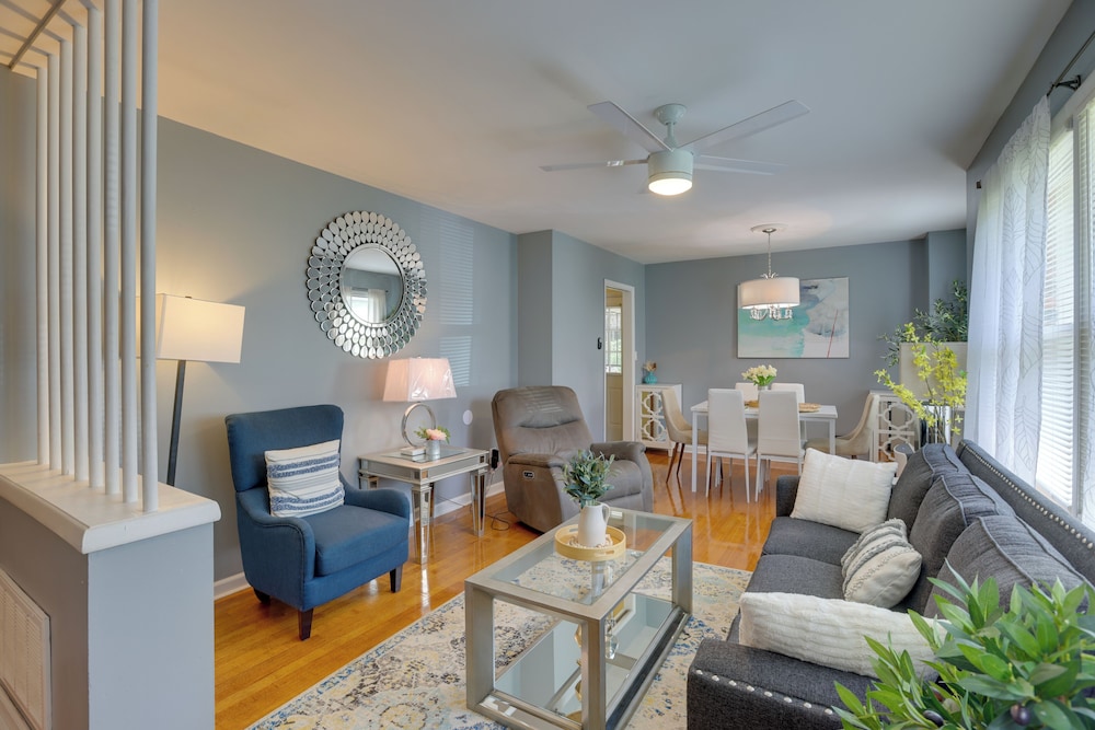 Modern Birmingham Escape W/ Yard + Fire Pit! - Birmingham, AL