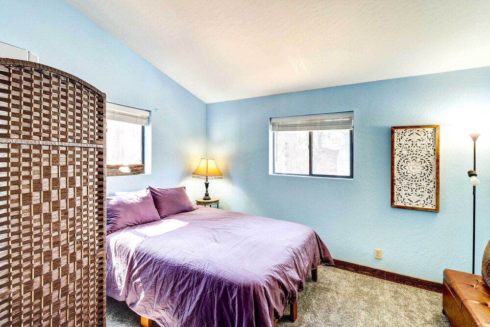 Near Hiking: Cabin W/ Hot Tub In Lakeside! - Pinetop-Lakeside, AZ