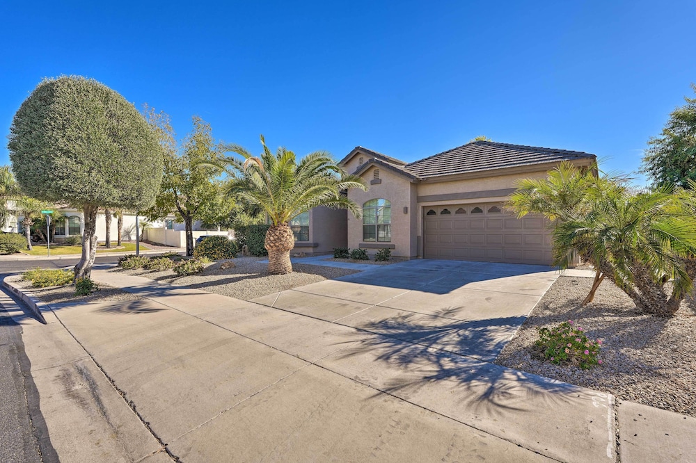 Glendale Getaway W/ Outdoor Pool + Gas Grill! - Glendale, AZ