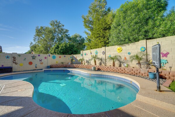 1 Mi To Surprise Stadium! Home W/ Patio & Hot Tub - White Tank Mountain Regional Park, Waddell