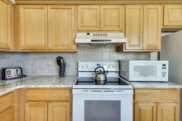 12 Mi To Disney World: Sunny Home W/ Pool! - Orlando, FL