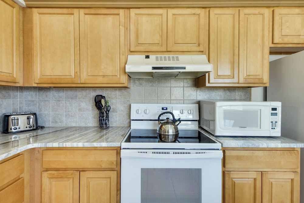 12 Mi To Disney World: Sunny Home W/ Pool! - Orlando, FL