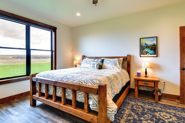 Sleek Red Lodge Home Rental W/ Private Hot Tub! - Red Lodge, MT