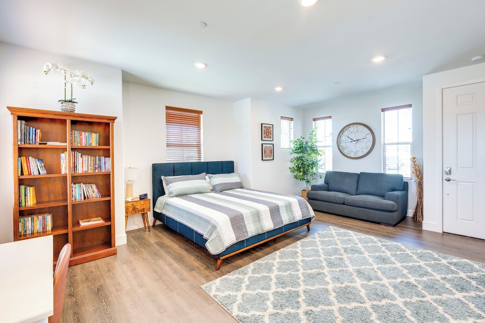 3 Mi To Golf & Shopping: Cozy Roseville Studio - Mallard Creek, Roseville