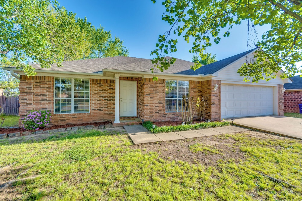 Suburban Conway Vacation Rental: 2 Mi To Uca! - Conway, AR