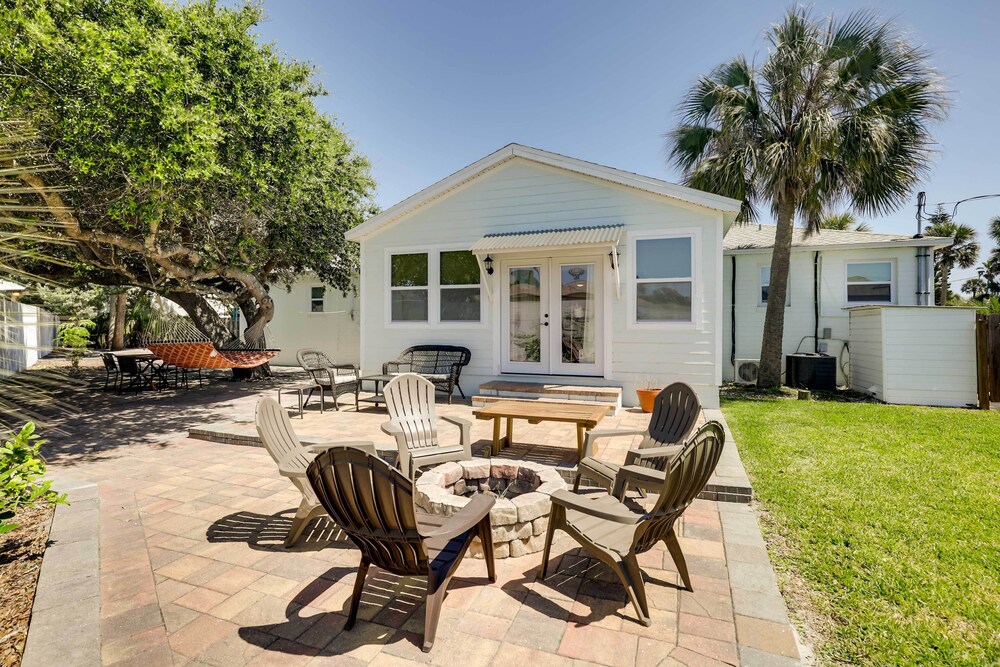 St Augustine Cottage W/ Fire Pit - Walk To Pier! - St. Augustine Beach, FL