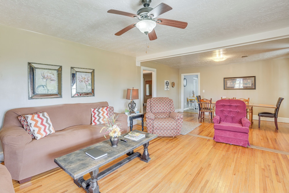 Charming Gadsden Home W/ Golf Course Views! - Alabama