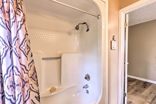 Charming Gadsden Home W/ Golf Course Views! - Alabama