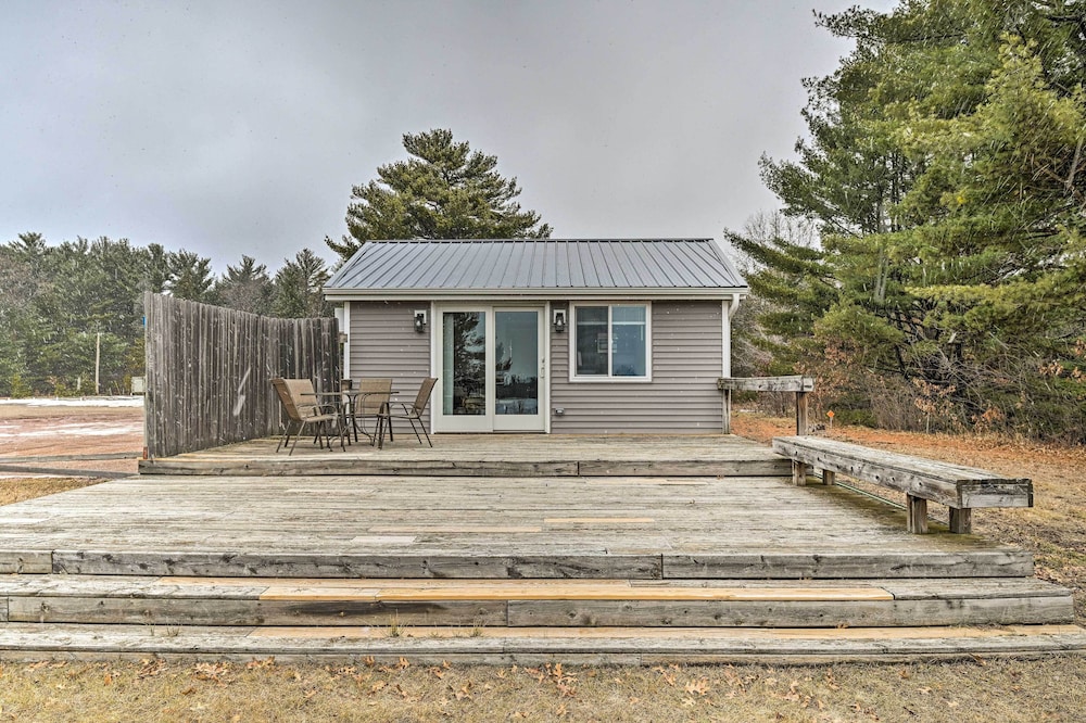 Waterfront Castle Rock Lake Cabin W/ Deck & Grill - Wisconsin
