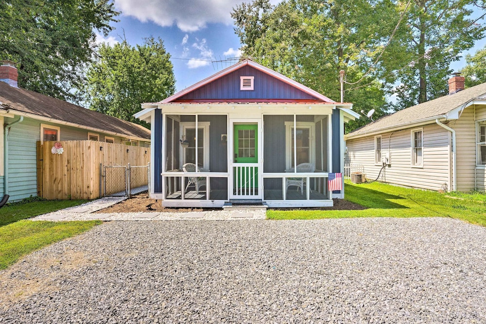 Chic Cottage W/ Private Yard: Steps To Beach! - Colonial Beach, VA