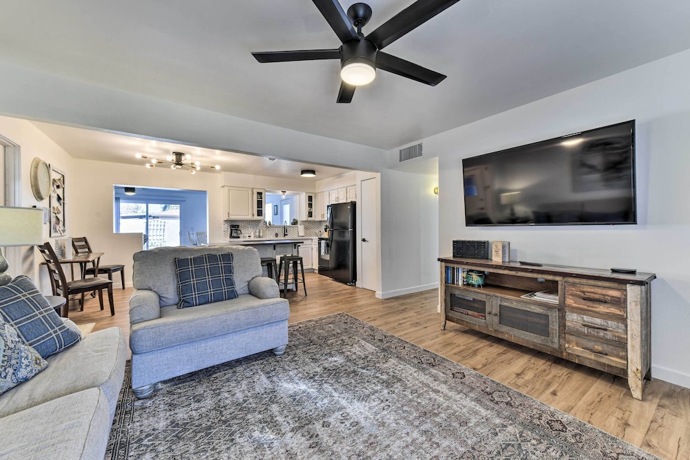 Downtown Gilbert Home W/ Fenced Yard & Fire Pit! - Mesa, AZ