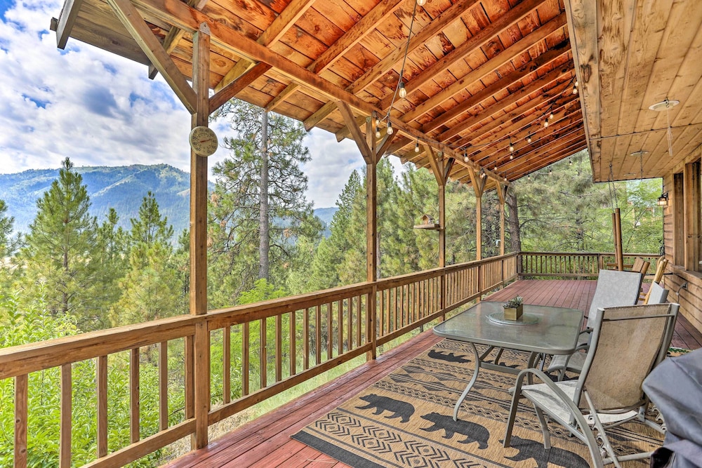 Peaceful Cabin W/ Mtn + River Views, Fire Pit - Garden Valley, ID