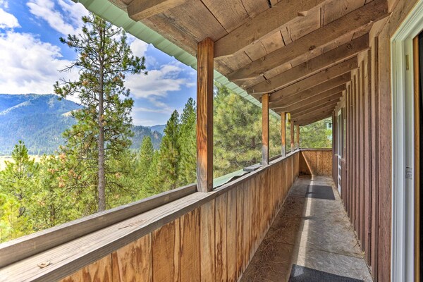 Peaceful Cabin W/ Mtn + River Views, Fire Pit - Garden Valley, ID