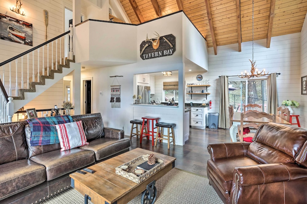 Lovely Lake Arrowhead Cabin W/ Furnished Deck - Lake Arrowhead, CA