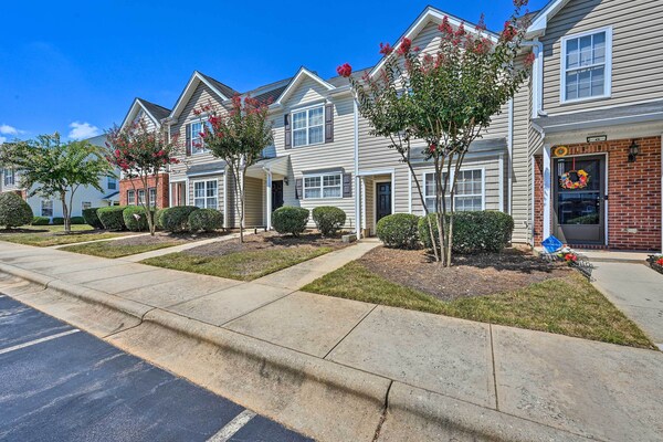 Cozy Greensboro Townhome ~ 7 Mi To Unc Campus - Haw River State Park, Browns Summit
