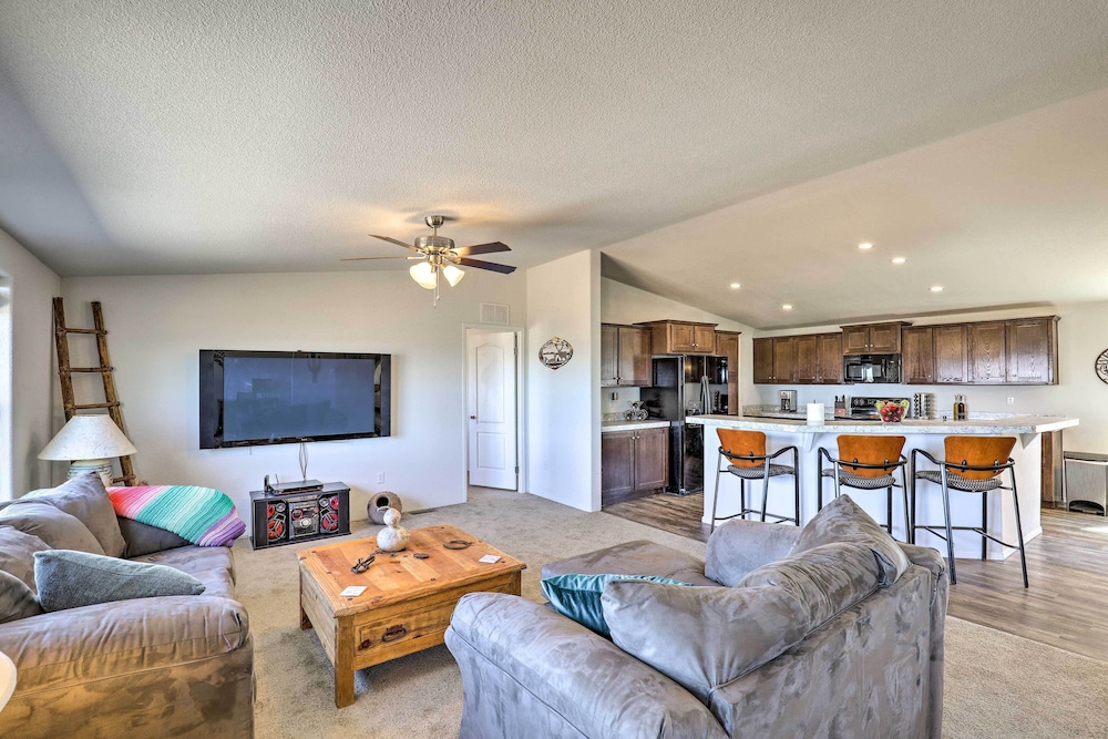 Desert Escape Off I-10 W/ Over 1 Enclosed Acre! - Kartchner Caverns State Park, Benson