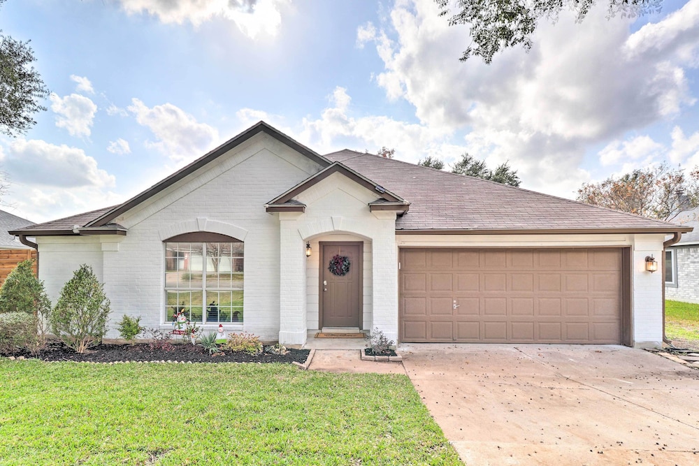 Modern Pflugerville Getaway W/ Private Pool! - Austin, TX