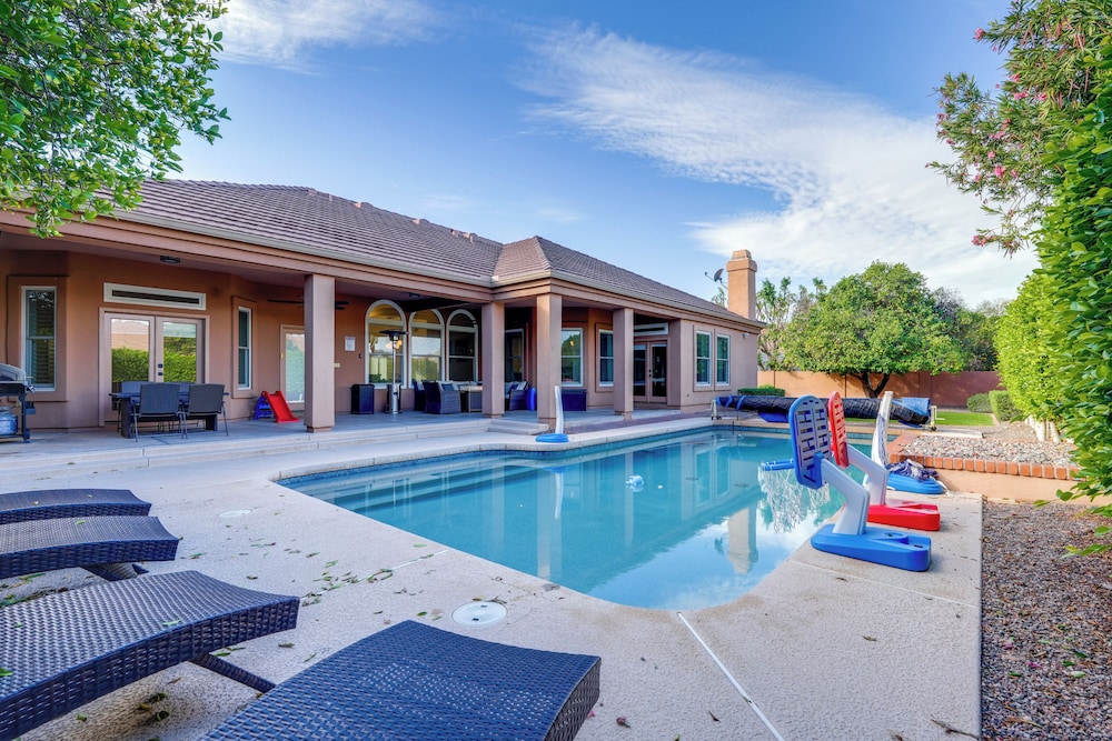 Pool Table, Putting Green: Luxury Oasis In Mesa - Scottsdale, AZ
