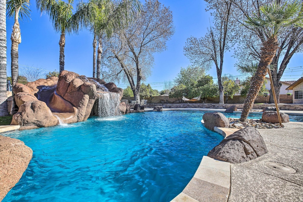 Spacious Glendale Home W/ Outdoor Kitchen! - Glendale, AZ