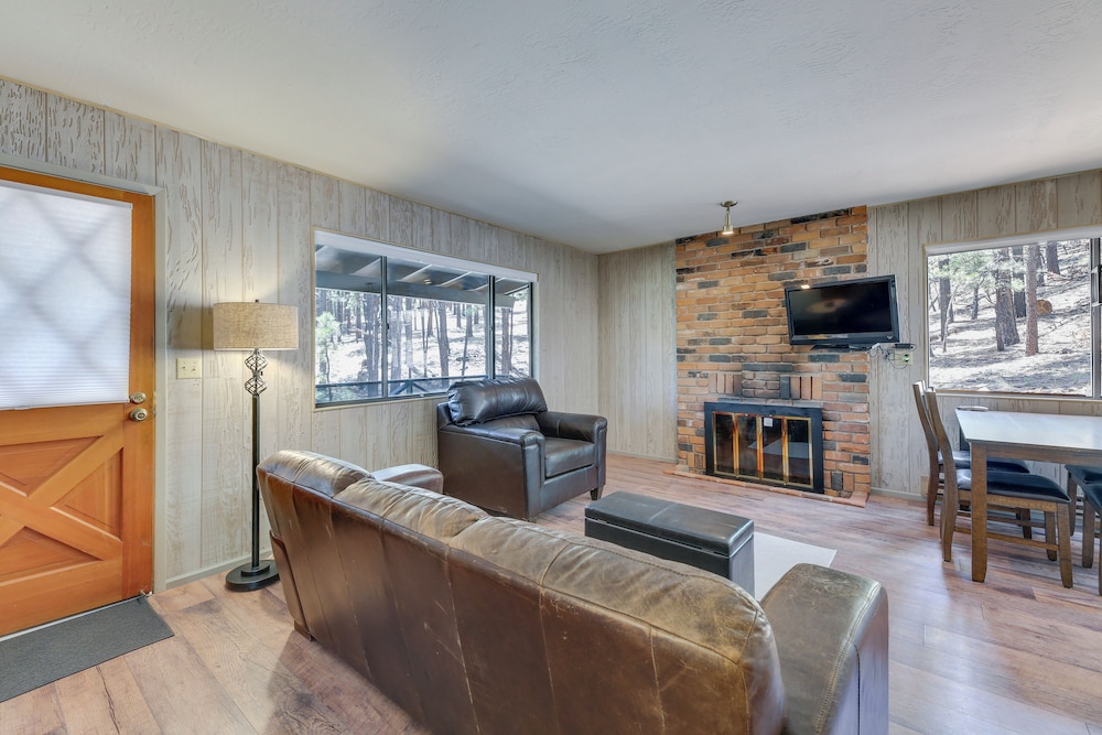 Cozy Greer Hideaway - Walk To The Colorado River! - Arizona