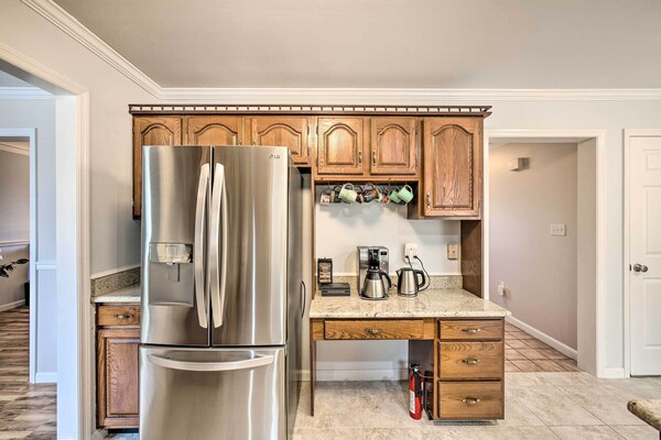 East Earl Retreat W/ Hot Tub < 4 Mi To Town! - Morgantown, PA