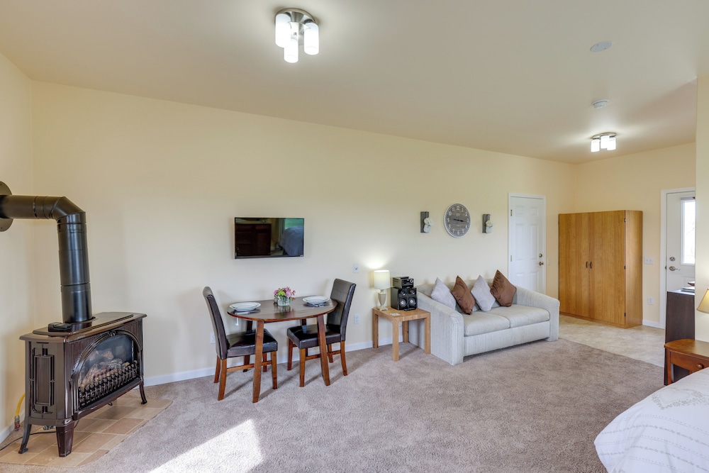 Geneva Studio, 3 Miles To Seneca Lake! - Seneca Falls, NY