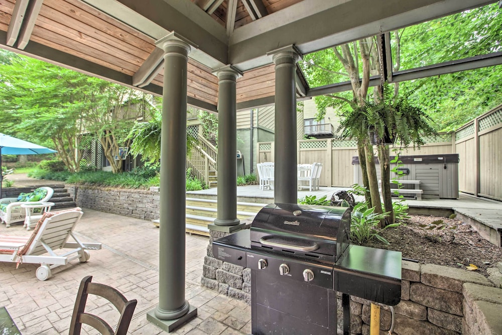 The White Elephant Inn Getaway W/ Pool & Hot Tub! - Charlottesville, VA