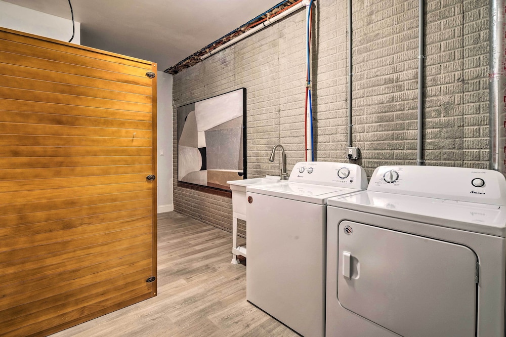 Comfy Asheville Vacation Rental W/ Hot Tub! - Asheville, NC