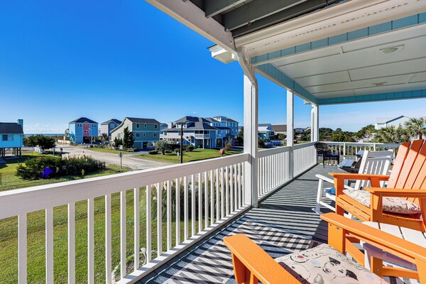 For Families & Pets! Oceanside Oak Island Getaway - Oak Island, NC