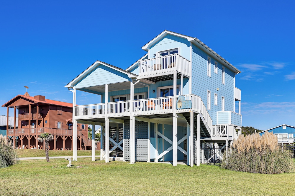 Oceanside Oak Island Getaway: For Families & Pets! - Oak Island, NC