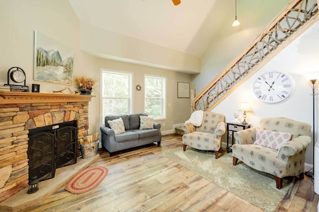 Casa (3 Bedrooms) | Interior. 'greystone' Creekside Cabin: Hike, Fish & Explore!