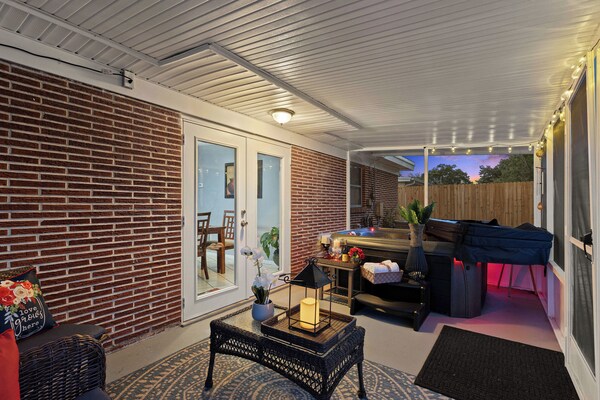 5 Mi Circle B Bar Reserve: Lakeland Getaway! - Lakeland, FL