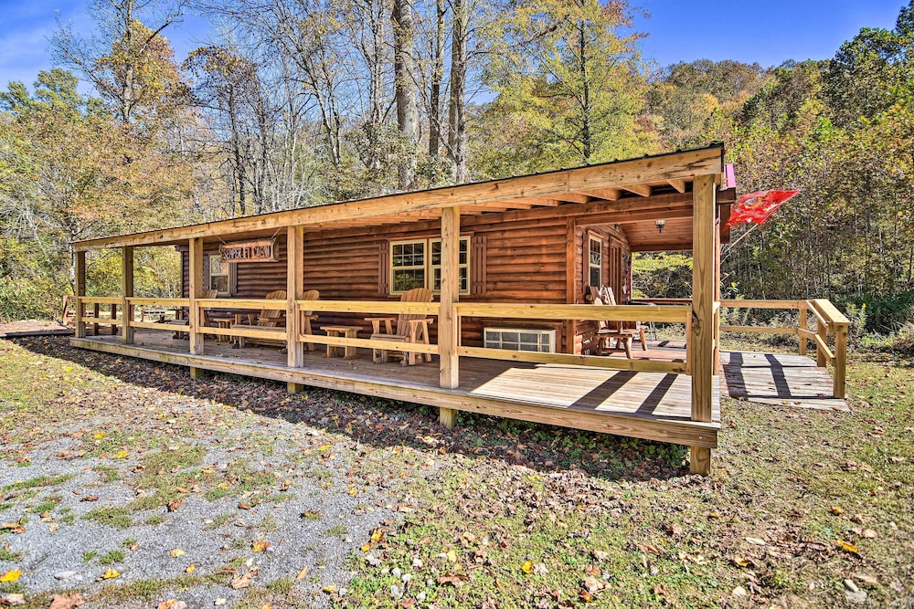 Parsons Semper Fi Cabin W/ Fire Pit! - West Virginia