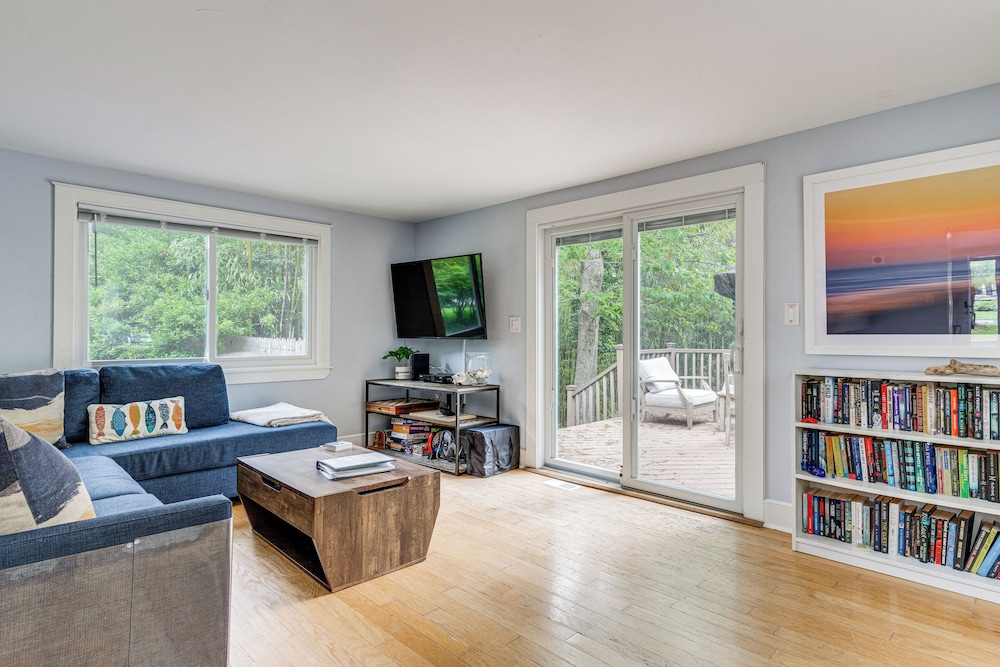 Hamptons Vacation Rental W/ Seasonal Pool! - Riverhead, NY
