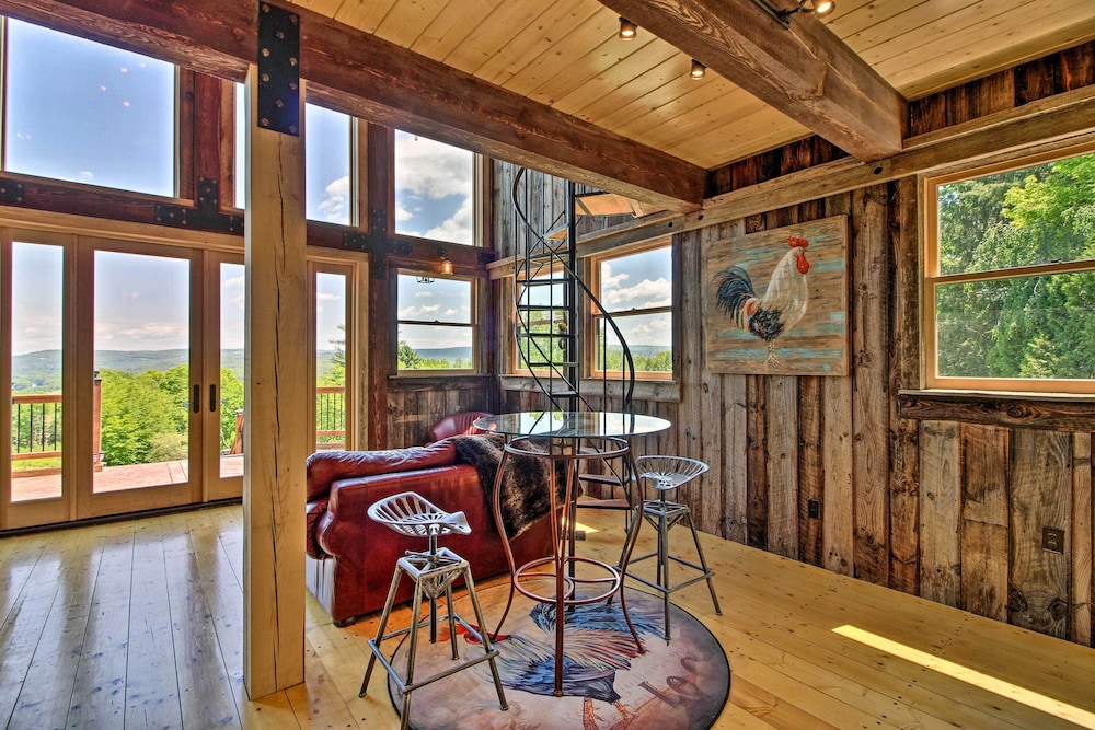 'Red Sweetheart Barn Studio' W/ Mtn & River Views! - Westminster, VT