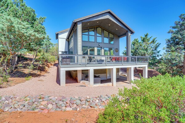 Hot Tub + Deck: Mtn-view Pine Getaway! - 