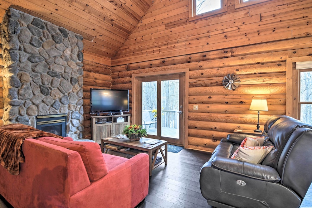 Secluded Gaylord Cabin W/ Deck, Fire Pit & Grill! - Otsego Lake State Park, Gaylord