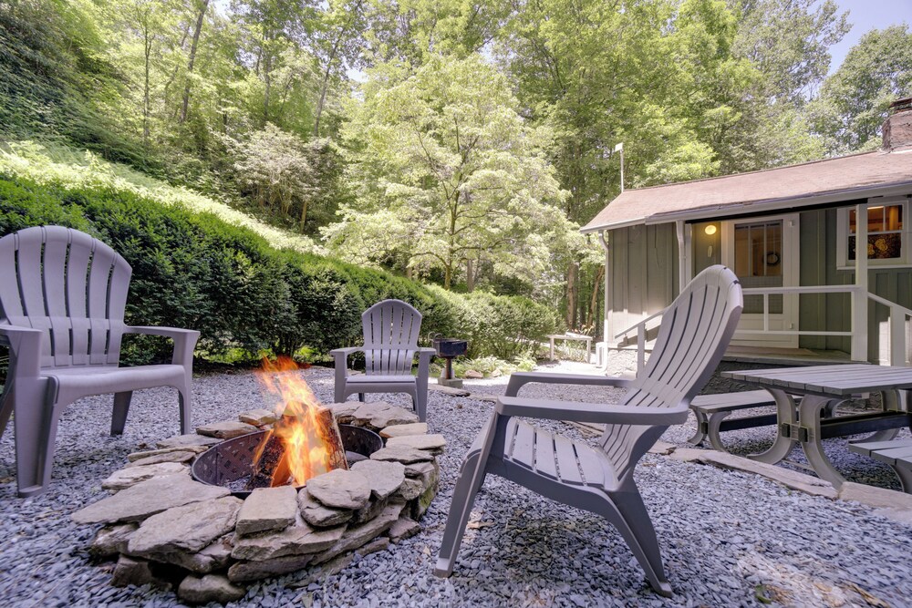 Private Fire Pit & Creek: Bryson City Retreat! - Bryson City, NC