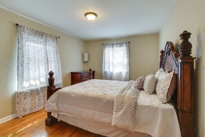 2 quartos, ferros/tábuas de passar roupa, roupa de cama