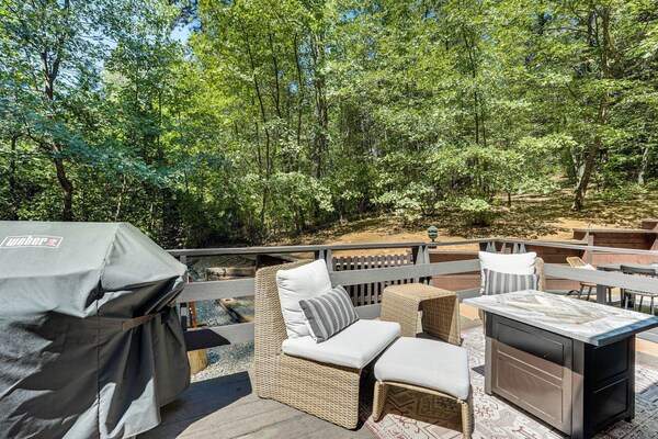 Arnold Family Cabin W/ Hot Tub, Arcade & Deck - Murphys, CA