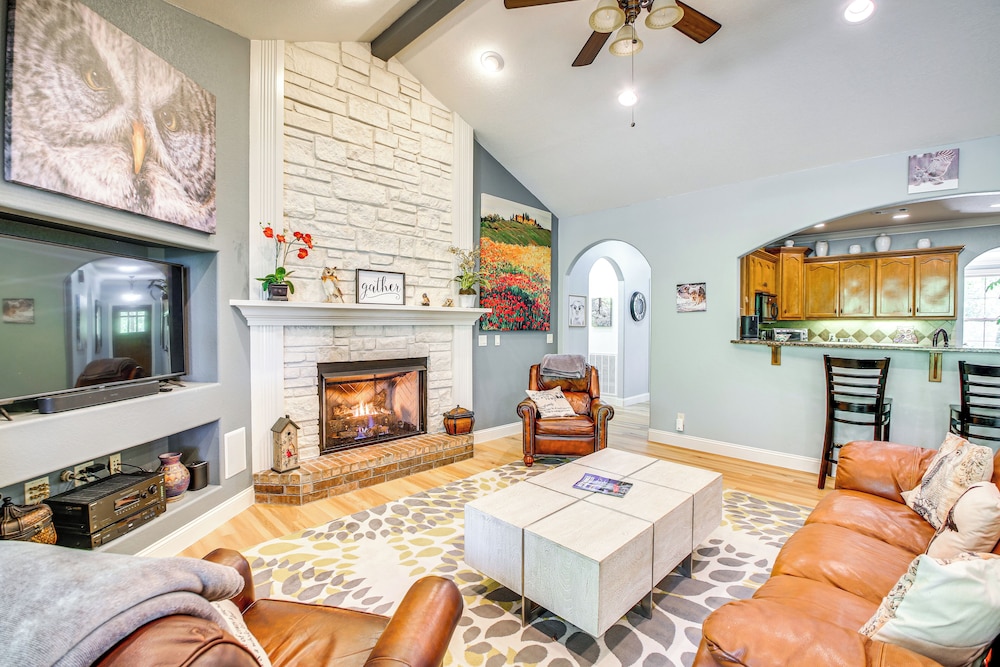 < 5 Mi To Lake Desoto: Grand Hot Springs Home - Hot Springs Village, AR