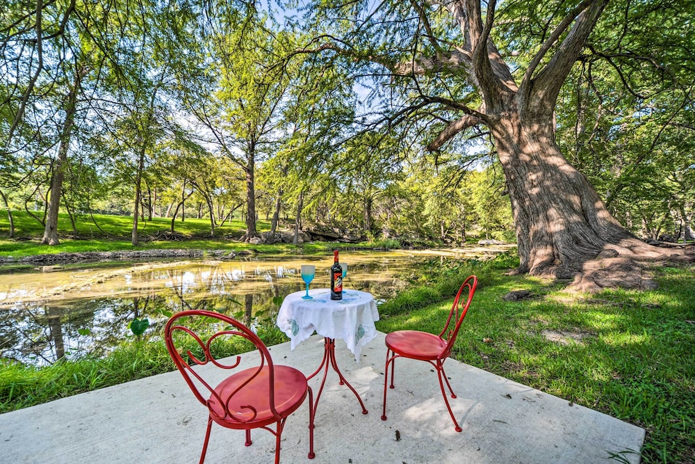 Wimberley Home On Creek + Close To Downtown! - Wimberley, TX