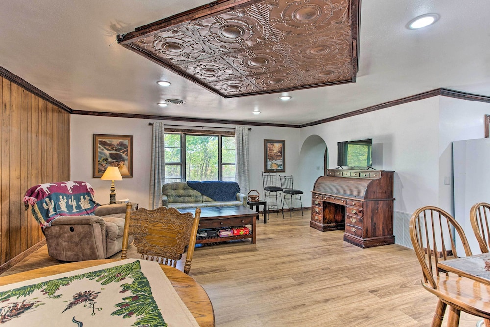 Lovely 'Anna Fink House' W/ Patio & Fire Pit - State Parks, Atoka