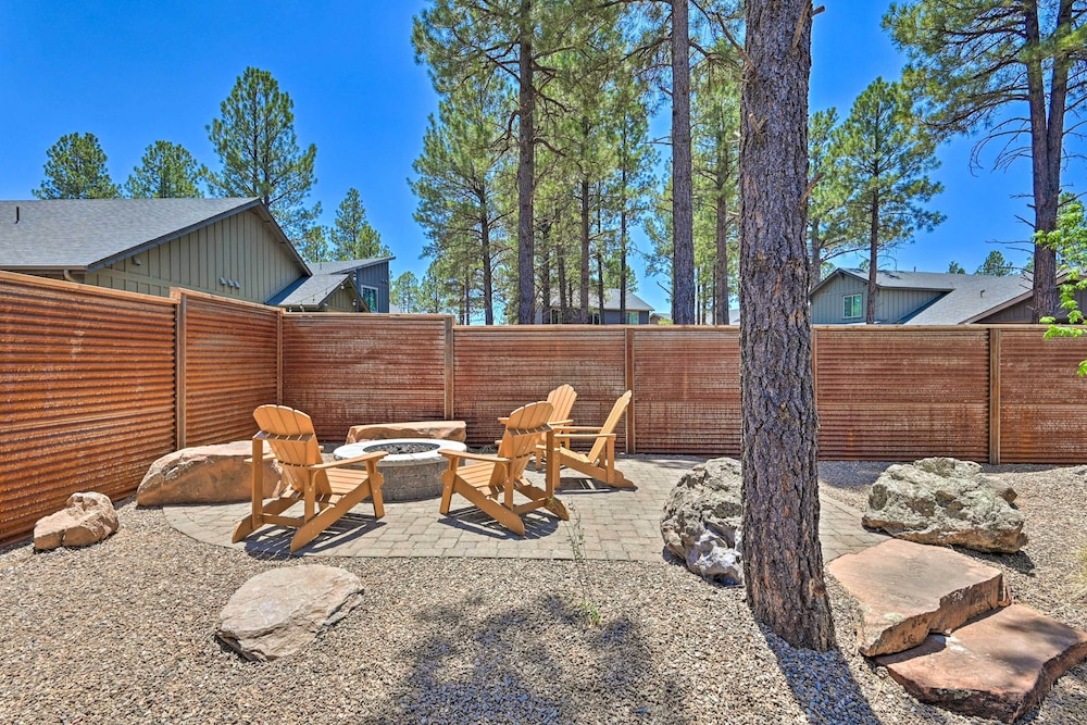 Modern Flagstaff Retreat W/ Fire Pit & Ev Charger! - Flagstaff, AZ