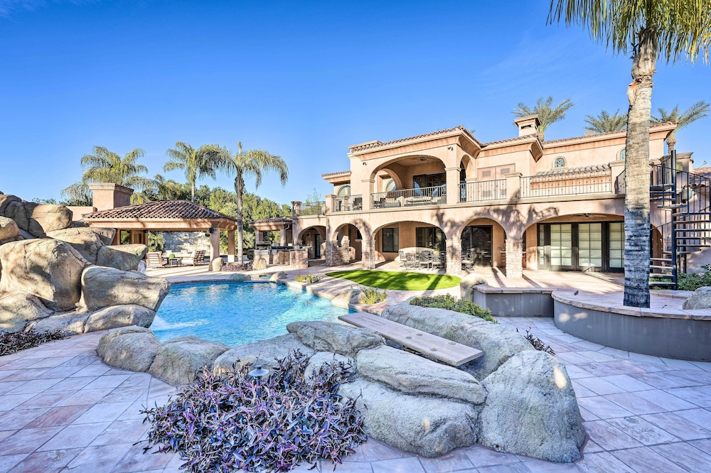 Paradise Valley Villa W/ Luxe Pool & Outdoor Games - Phoenix, AZ