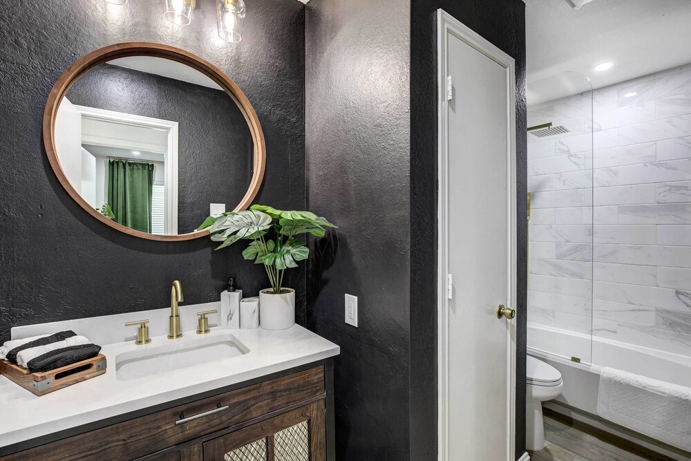 Stylish Allen Home Near Watters Creek Village - Allen, TX