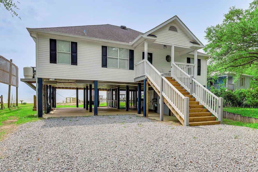 Foley Beach Cottage W/ Waterfront Backyard! - Foley, AL