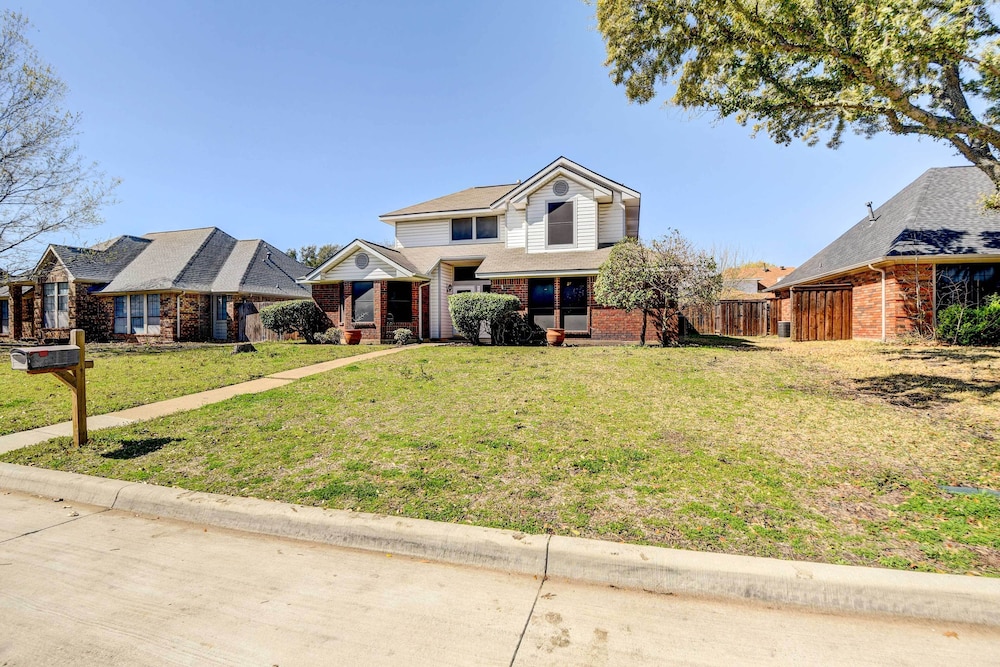 4 Mi To Joe Pool Lake: Home In Grand Prairie - Arlington, TX