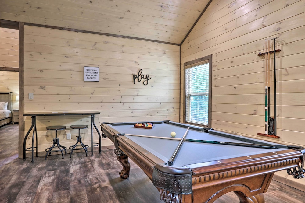 Smoky Cove Retreat W/ Private Hot Tub & Deck! - Townsend, TN
