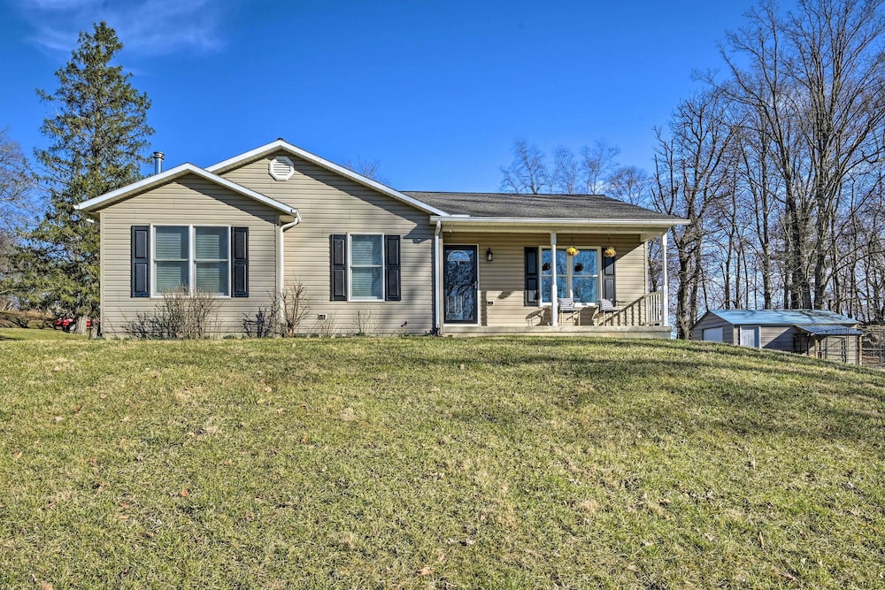 Berkeley Springs Vacation Home W/ Fire Pit! - Berkeley Springs, WV